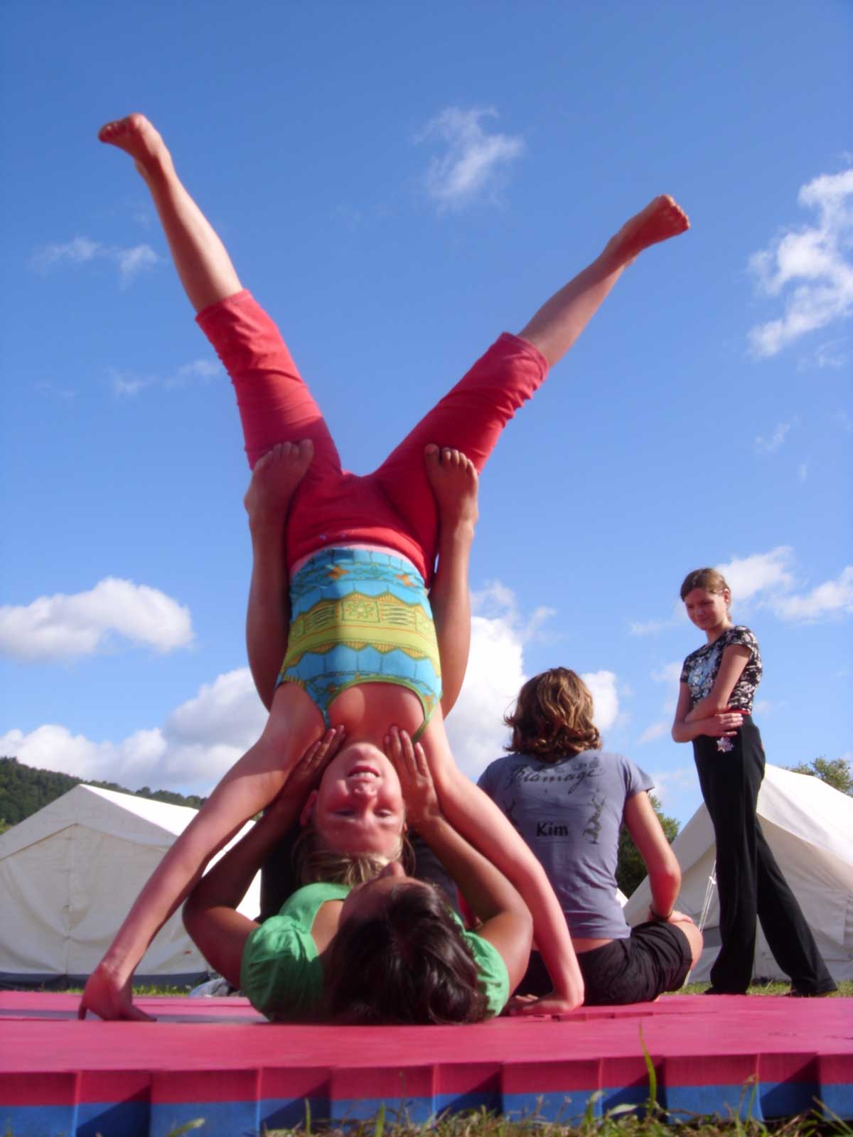 Circus_Blamage_Handstand - Circus Blamage e.V.